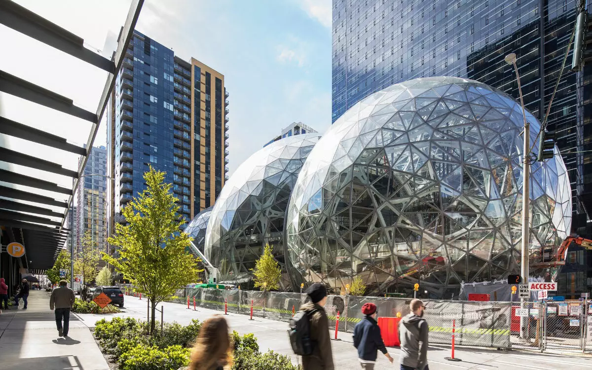 D'oscail Amazon oifig dochreidte i Seattle