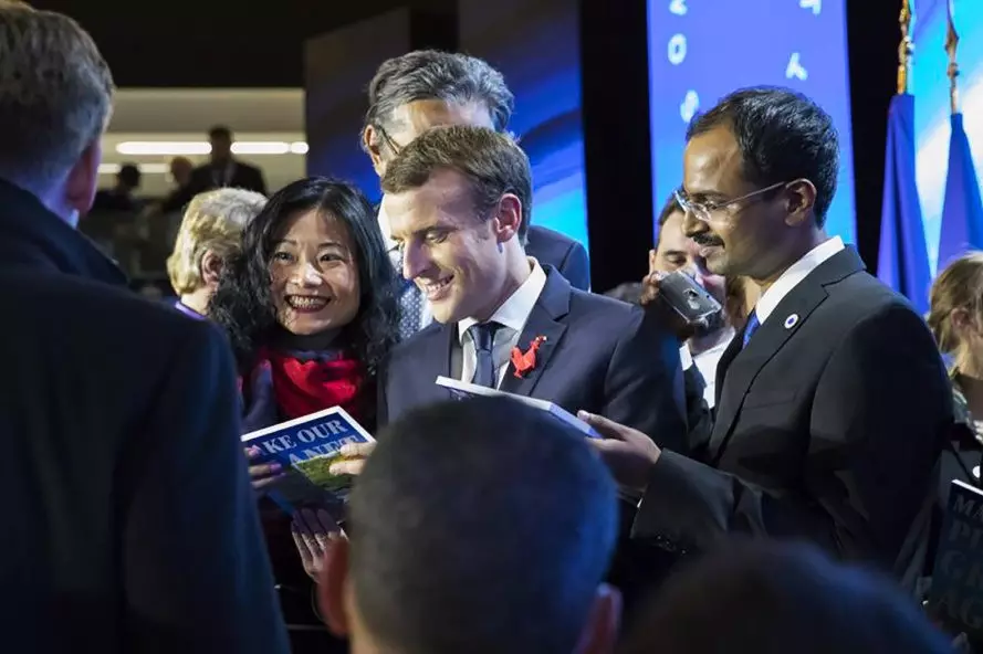 Macron Invitéiert Gelänner vun den USA fir eis Planéit besser ze maachen 