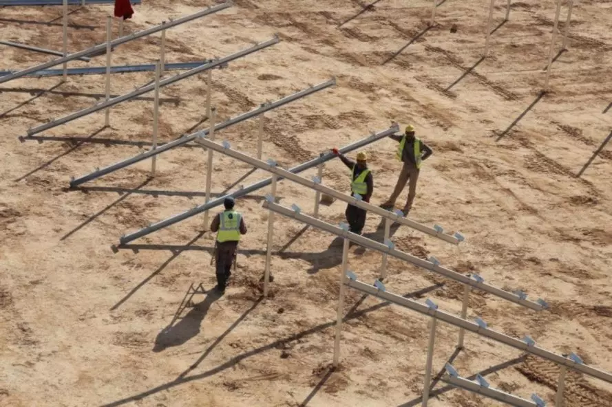 Central de energia solar no campo de refugiados na Jordânia