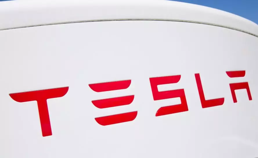 Tesla gewann einen Vertrag für das weltweit erste kombinierte Kraftwerk