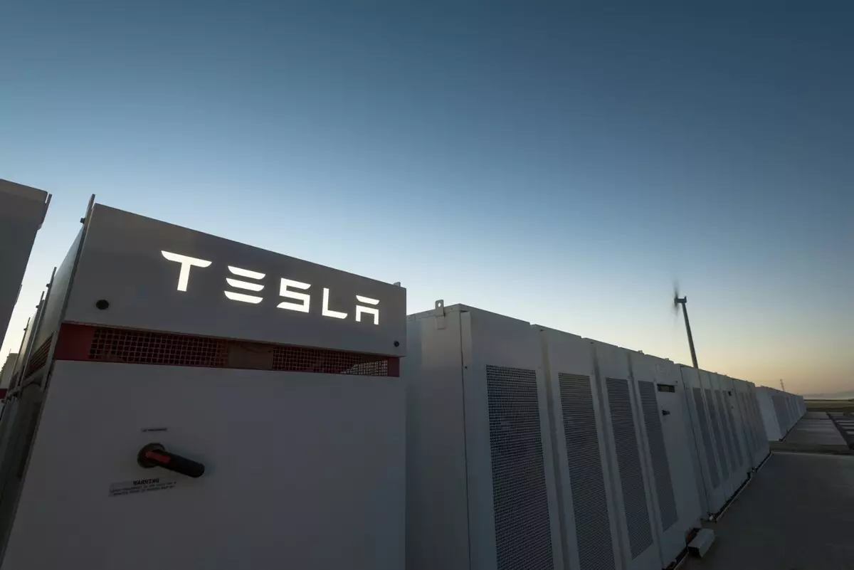 Tesla vant en kontrakt for verdens første kombinerte kraftverk