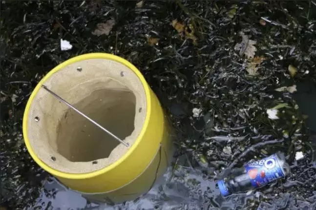 Yüzen çöp toplayıcı İngiltere'de çalışmaya gider