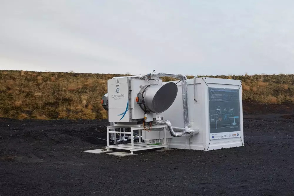 Obróbka CO2 w minerał węglanowy. W Islandii pierwsza roślina na świecie jest otwarta