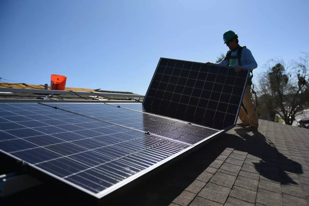 Uusi laki Kaliforniassa: Aurinkopaneelit on asennettava