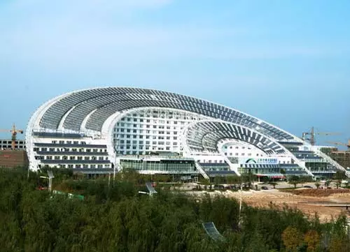 A világ legnagyobb épülete Kínában épült napenergia