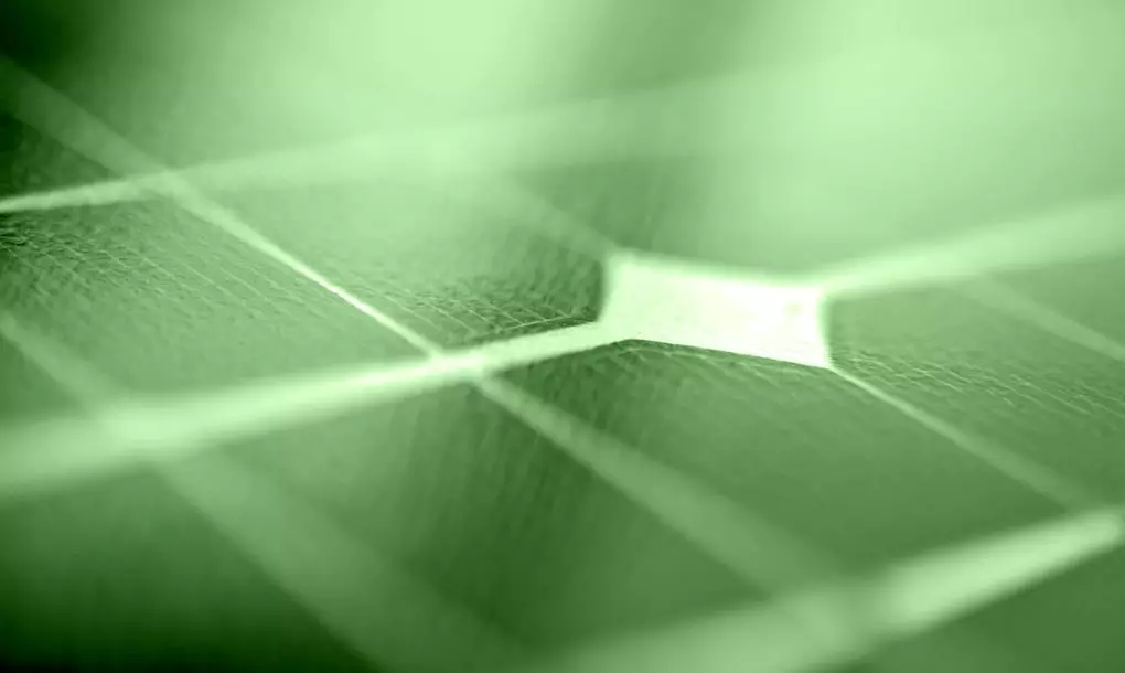 Изследователите използват нанотръби, за да променят цвета на слънчевите панели