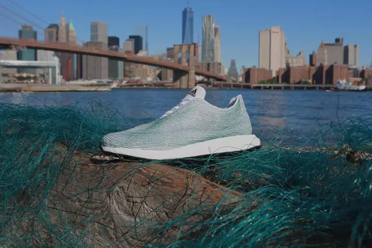 Adidas skabte disse sneakers helt fra Ocean Plastic Affald. Facepla.net Seneste økologi nyheder