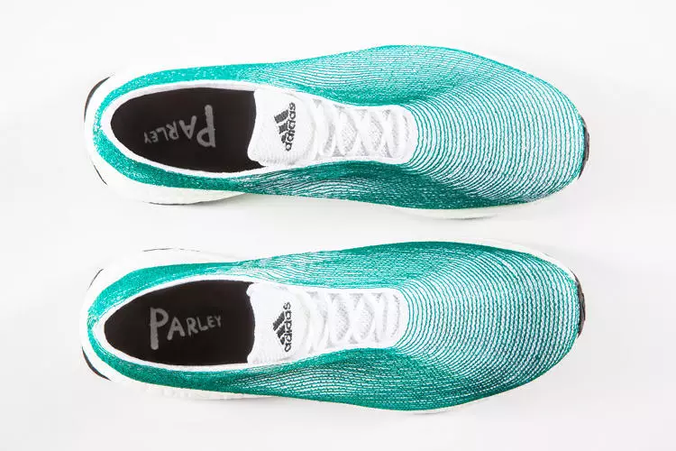 Adidas skabte disse sneakers helt fra Ocean Plastic Affald