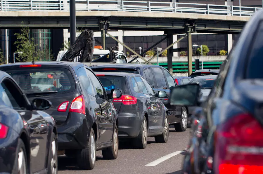 Prancūzija uždraudžia visus dyzelinius ir benzino automobilius