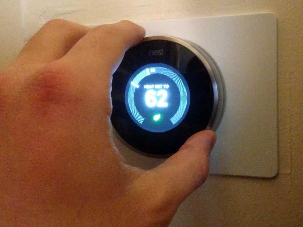 Google- ից Smart Thermostat- ը խնայում է էլեկտրաէներգիան