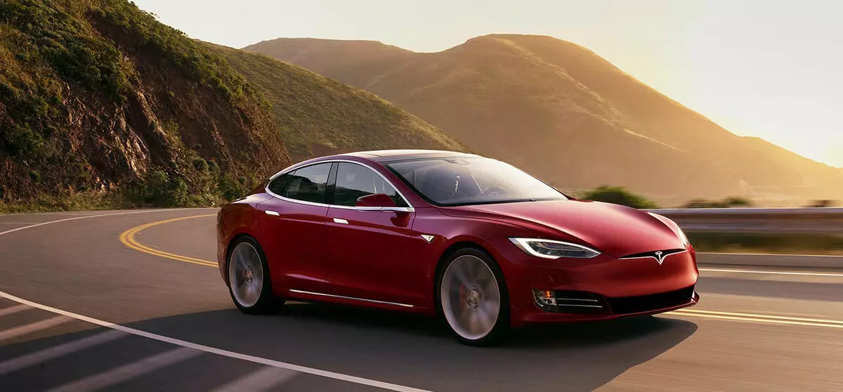 តើ Tesla ឆ្លងកាត់ប៉ុន្មាន?