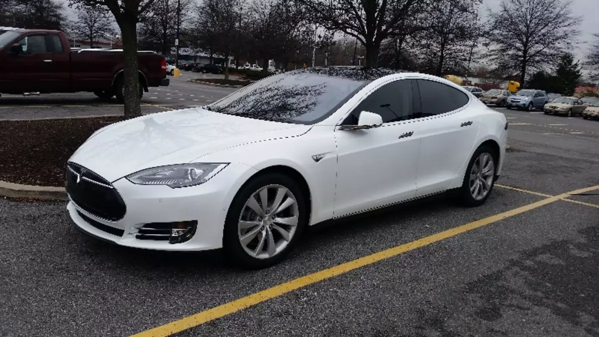 Колко струва Tesla S?