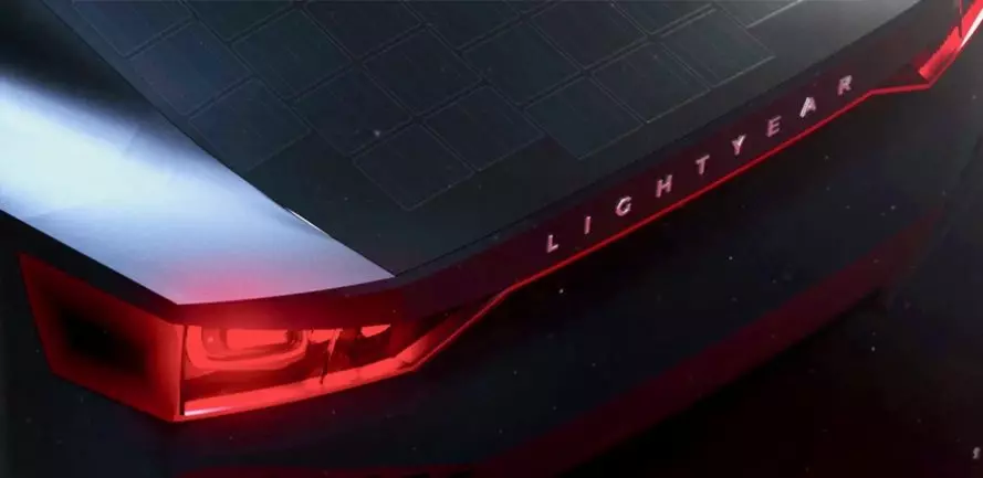 Lightyear 800 किमी की एक सीमा के साथ एक धूप वाली कार प्रस्तुत करता है