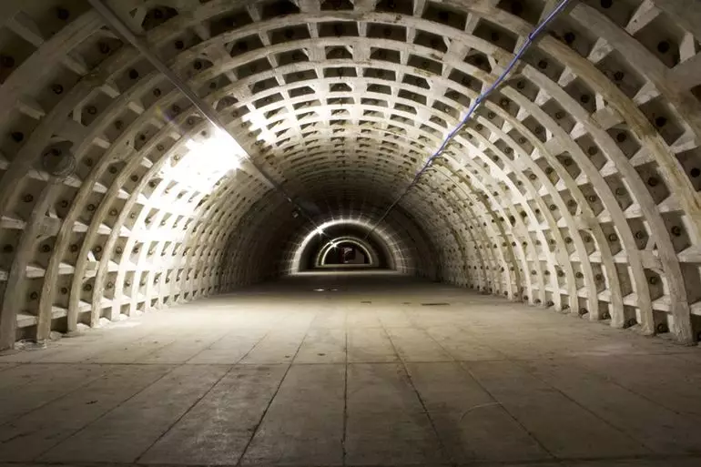 被放弃的伦敦隧道的地下农场
