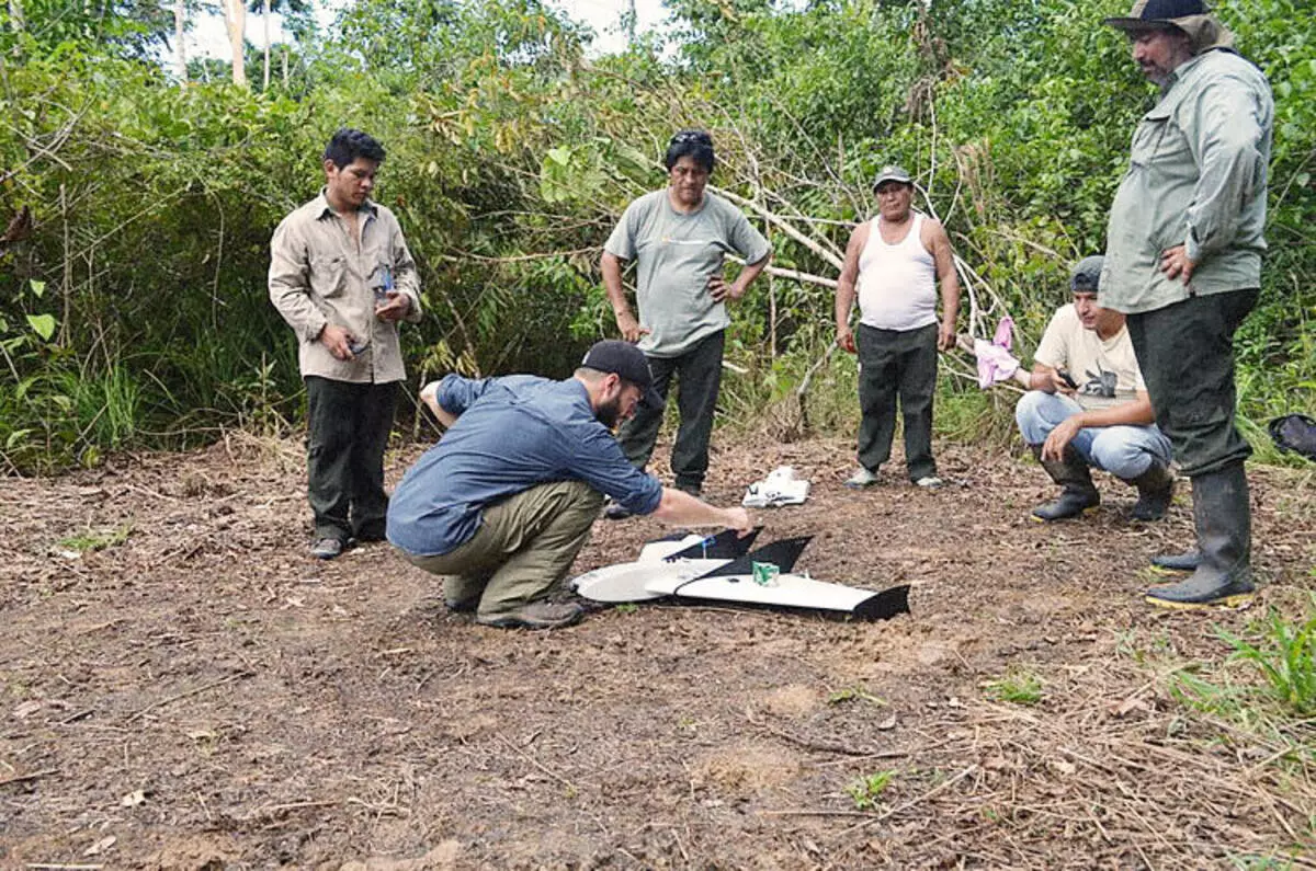 Ang mga drone patrol sa Amazon Forest nga adunay hangin