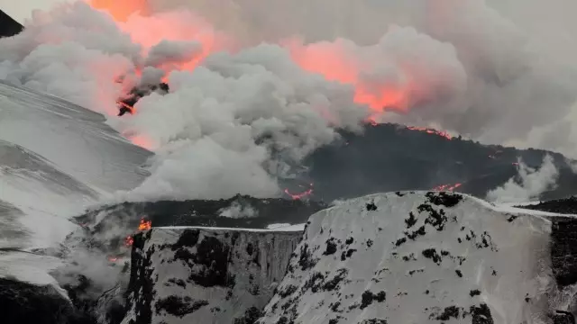 Iceland rolls volcano o se toe faʻafouina malosi mafuaʻaga
