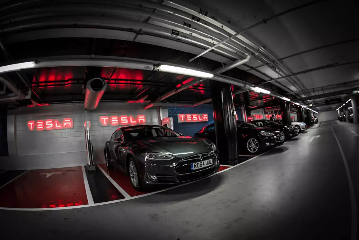 Tesla Supercharge Station in Londen