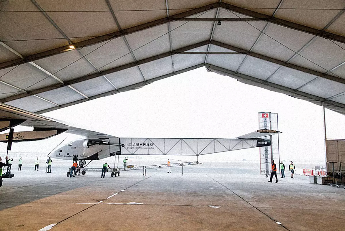 Solar Airplane Solar Impulse 2 crashes in a round-the-world trip