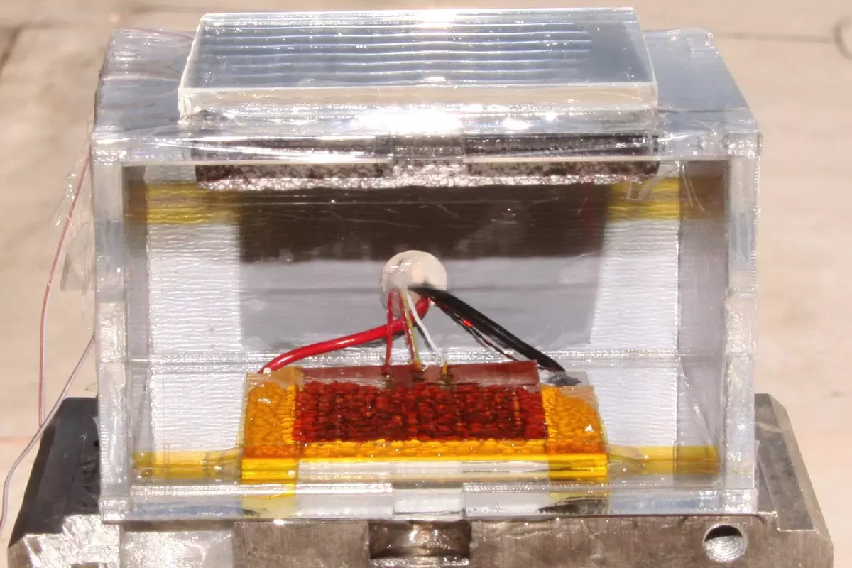 سائنسدانوں نے صحرا میں پانی جمع کرنے کے لئے ایک شمسی آلہ تیار کیا ہے