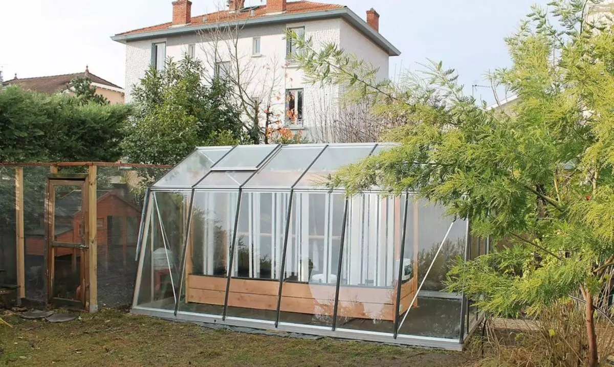 Solar Aquaponic Greenhouse produseer tot 400 kg produkte per jaar