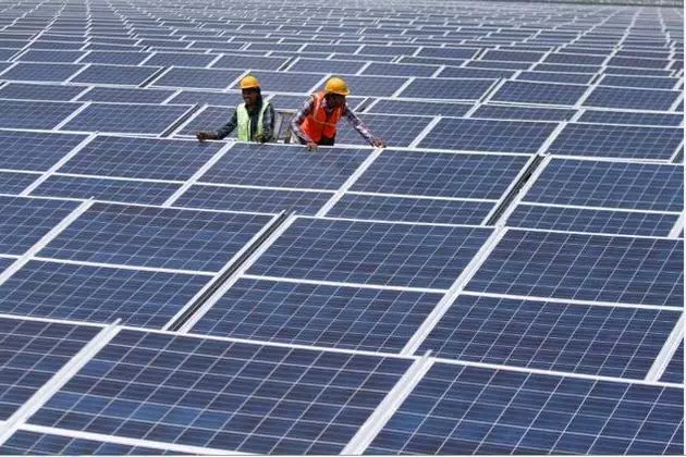 India menggandakan jumlah pembangkit listrik tenaga surya. Facepla.net berita ekologi terbaru