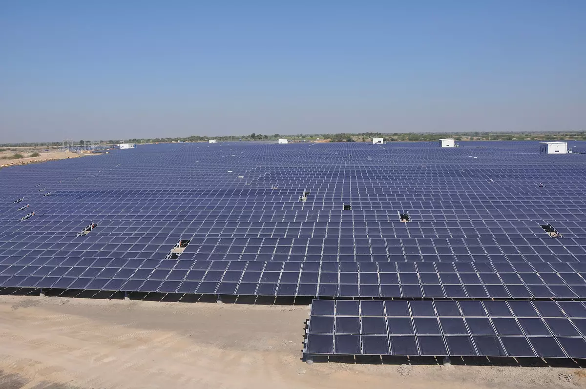 India menggandakan jumlah pembangkit listrik tenaga surya