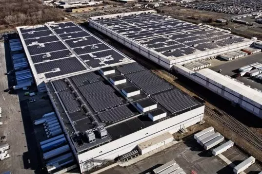 Amazon gëtt 50 Solar Kraaftwierker vun 2020