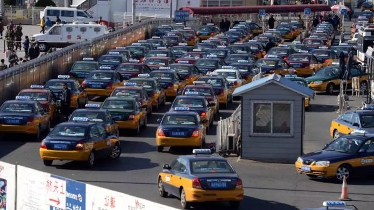 China replaces 67,000 gasoline taxis electric cars