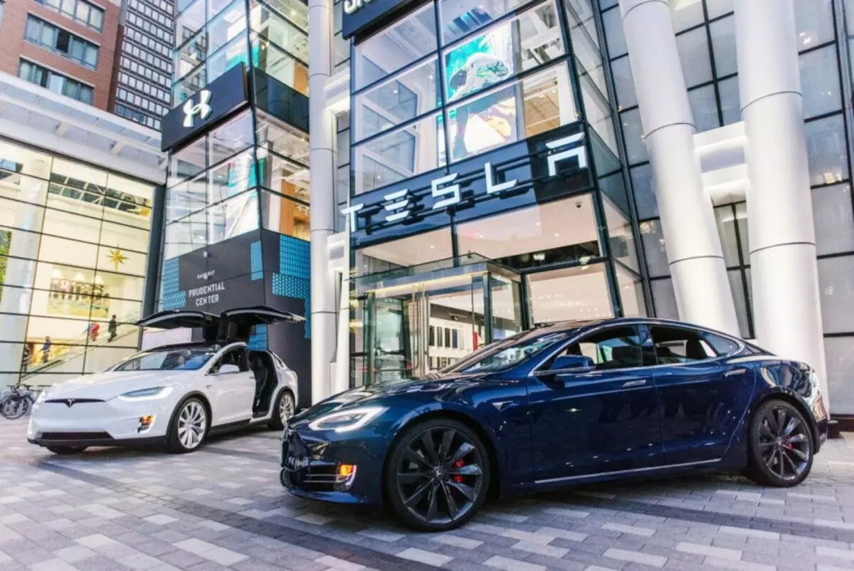 Tesla daje ubezpieczenie przez całe życie dla swoich samochodów. Facepla.net Najnowsze wiadomości ekologiczne