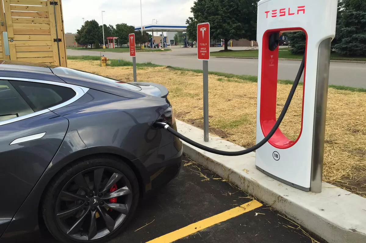 A TESLA következő díja másodpercek alatt képes lesz feltölteni az elektromos járművet