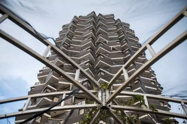 O le taulaga o le taulaga i luga o le taualuga i Tel AvIv maua 10,000 salati ulu i masina uma