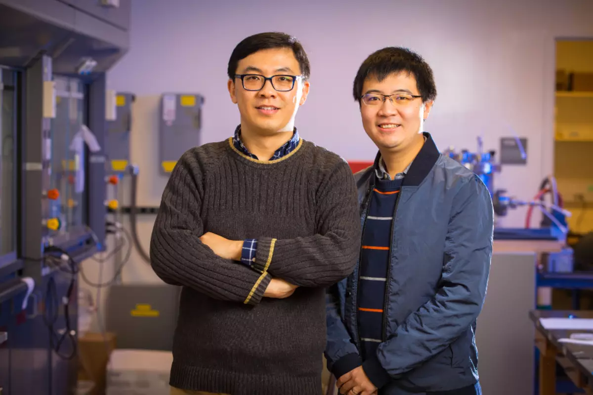 Ilmuwan nggawe nanogenis triboelektrik emas