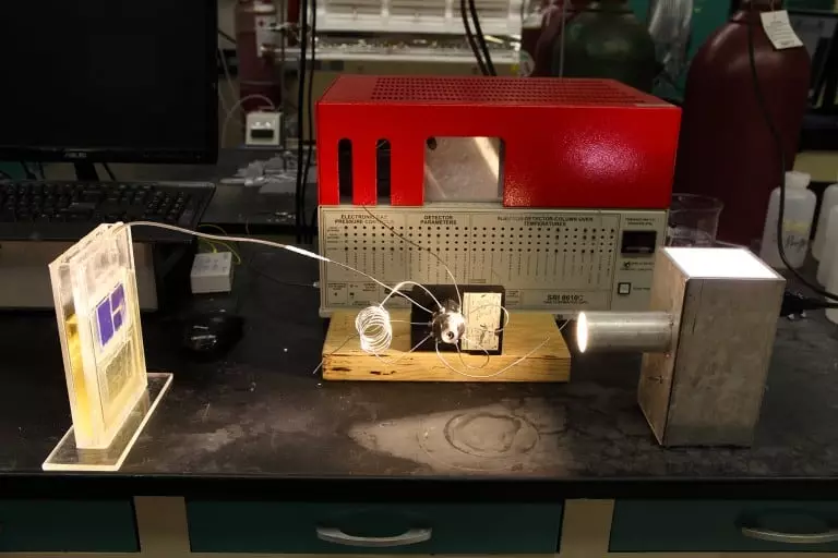 Solar cells capture CO2, sunlight and produce fuel fuel. Facepla.net Ecology News