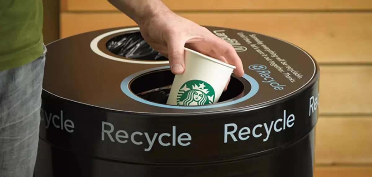 Starbucks a commencé à recycler des gobelets en papier