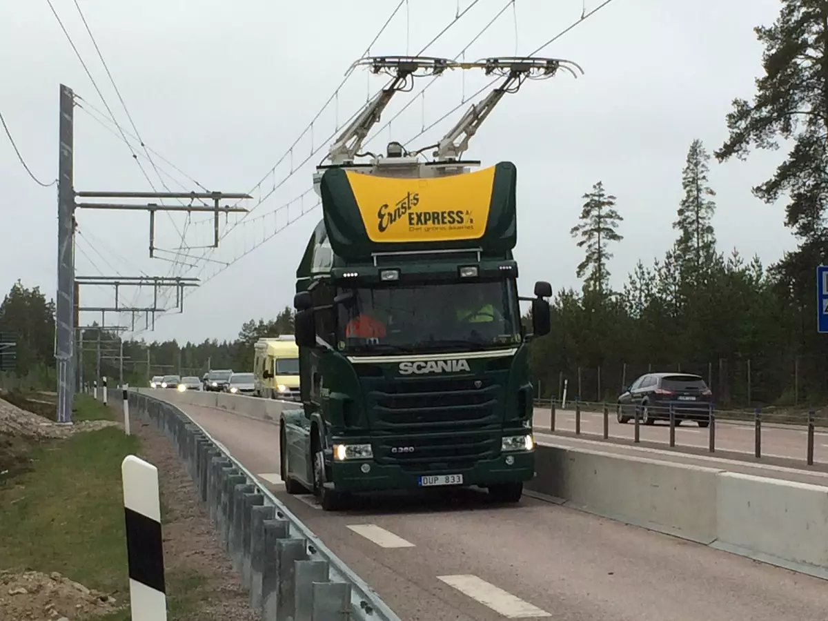 Suediak munduko lehen bide elektrikoa ireki du