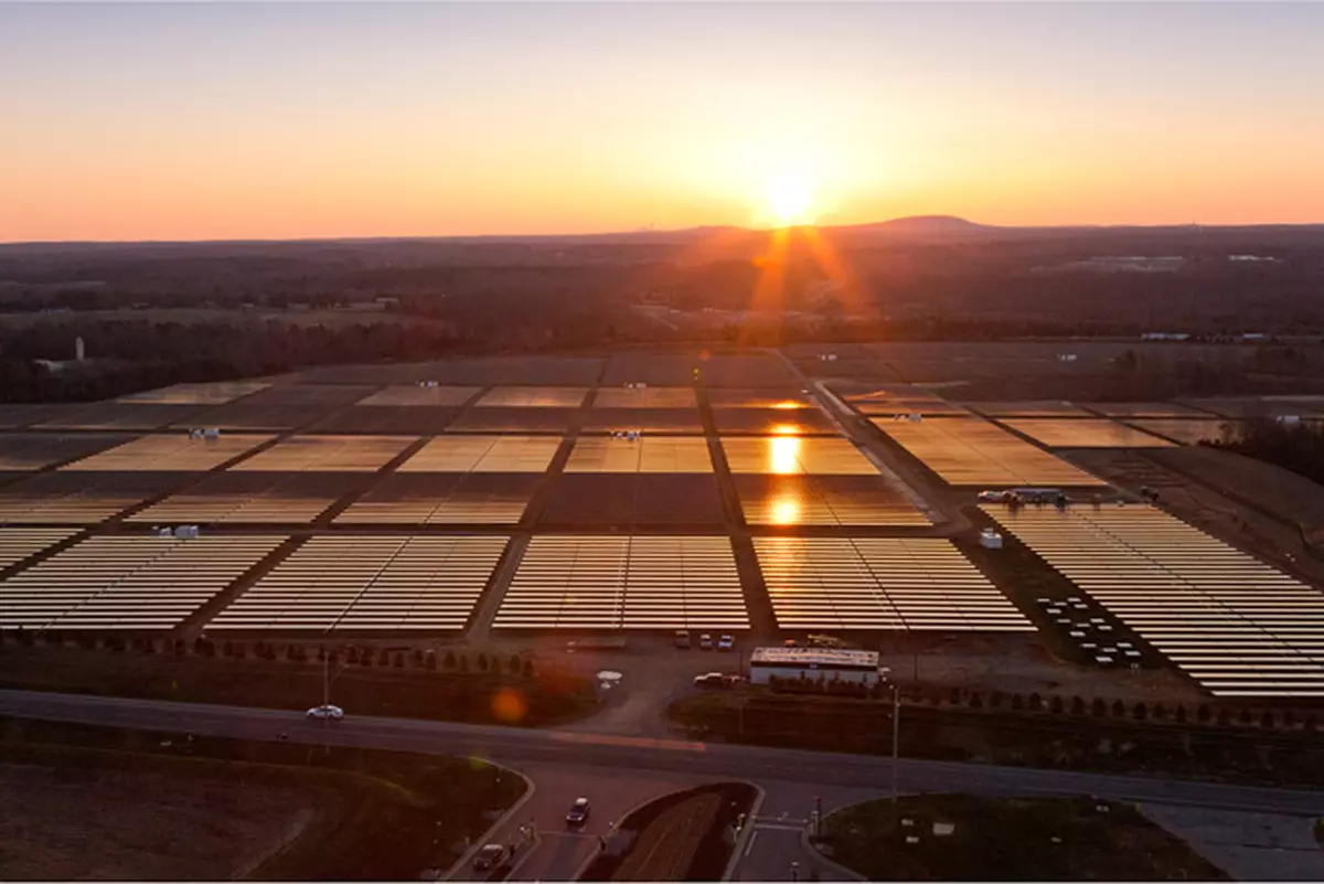 Apple predáva prebytočnú solárnu energiu