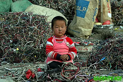 Zaroka Chineseînî di nav mayînên alavên elektronîkî de rûne