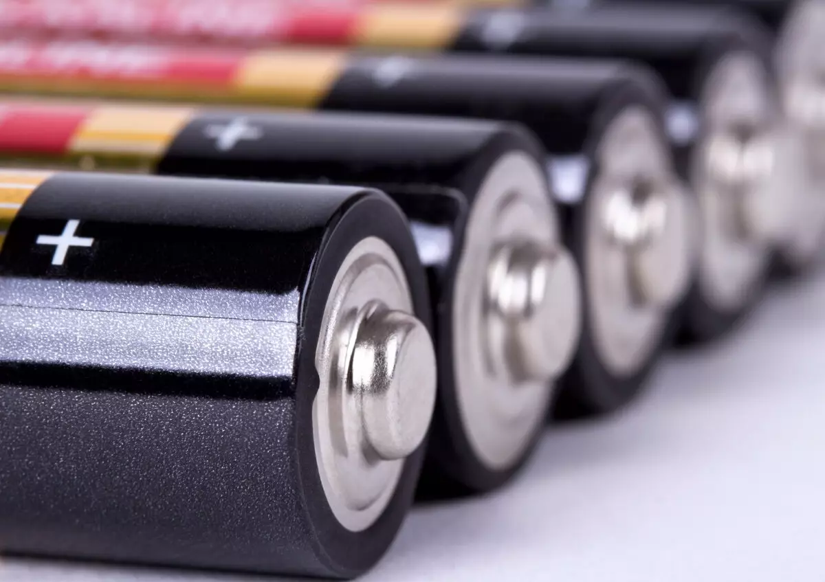 Wëssenschaftler zoufälleg opgemaach bal éiweg Batterie