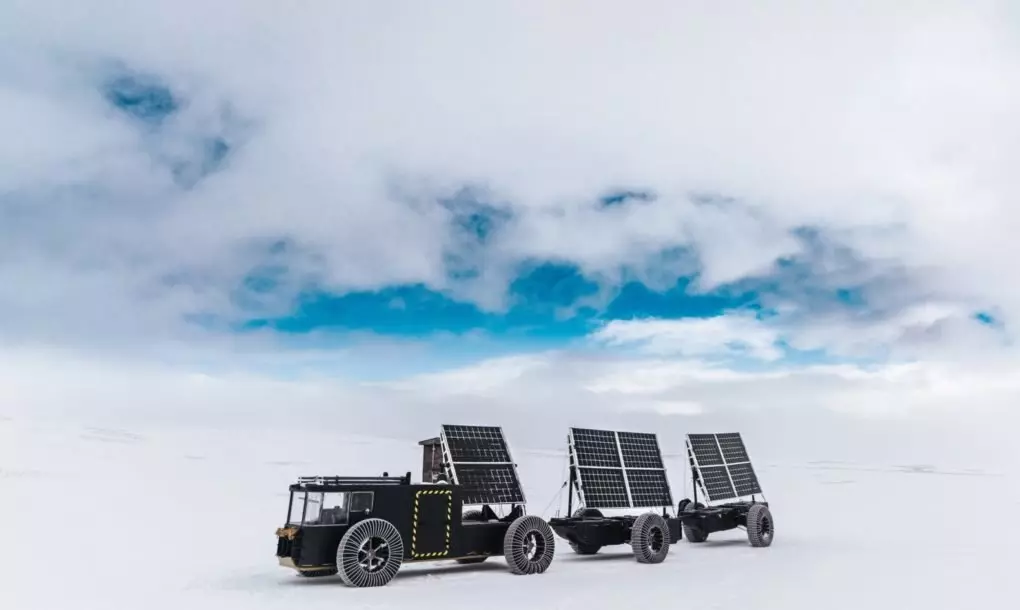 Holandski par će putovati na izlet na Južni pol na tiskanom sunčanom automobilu
