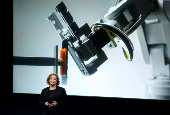 Apple ha introdotto un robot su Iphone di smontaggio per l'elaborazione .Facepla.net Ultime notizie sull'ecologia