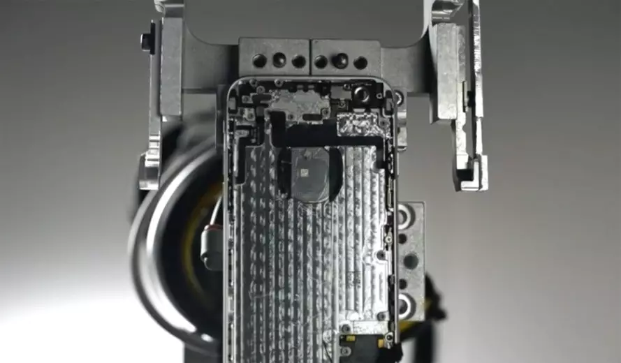 Apple გააცნო რობოტი disassembling iPhone გადამუშავების