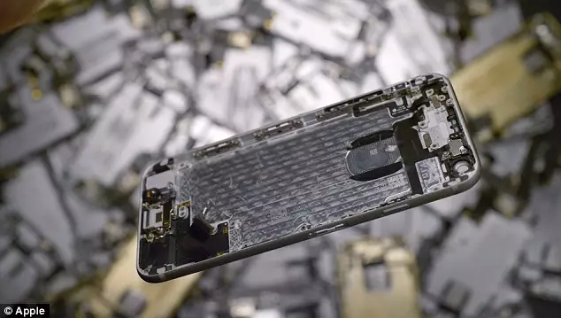 Apple გააცნო რობოტი disassembling iPhone გადამუშავების