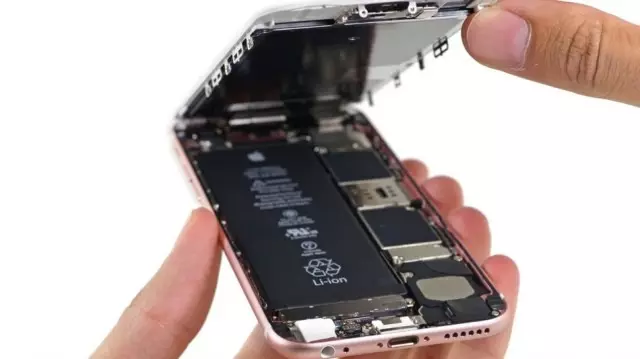 Apple გააცნო რობოტი disassembling iPhone გადამუშავების