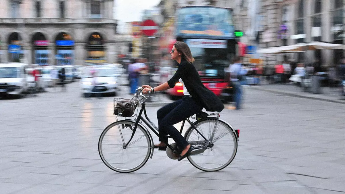 Milan dëshiron të paguajë njerëzit për të hipur në një biçikletë. Facepla.net Lajmet e fundit ekologjike