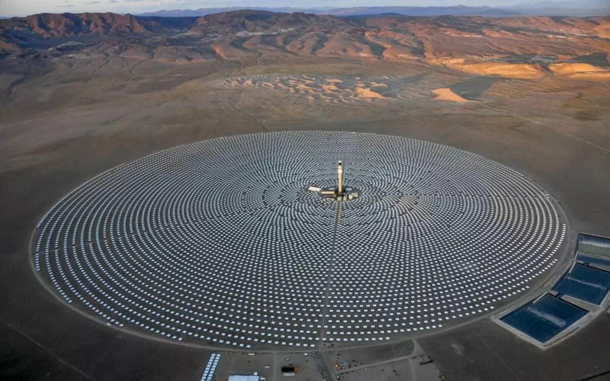 नया सौर ऊर्जा संयंत्र पूरे दिन और सारी रात ऊर्जा उत्पन्न करता है