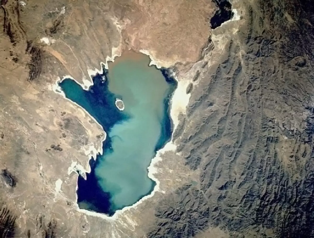 O segundo lago máis grande de Bolivia está completamente secado