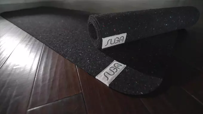 Dizze Yoga Mat is makke fan recycled Wetsuits