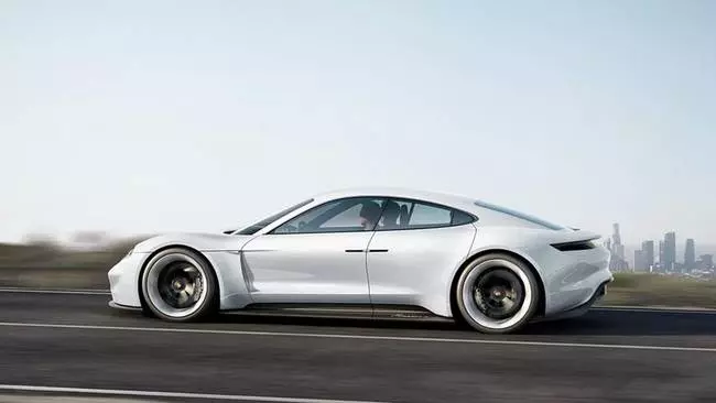 A Porsche anunciou o início da produção comercial do primeiro veículo elétrico. Notícias mais recentes de ecologia do facepla.net