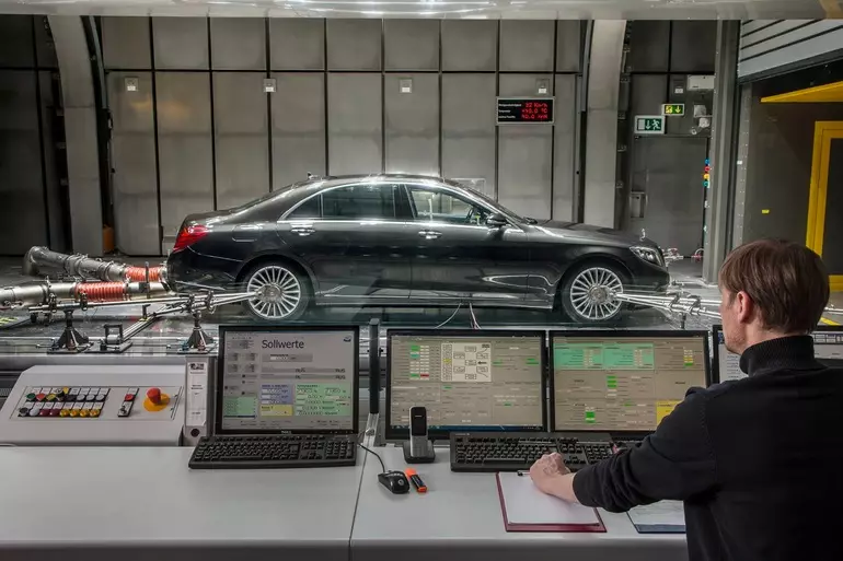 Mercedes Lehenak autoak CO2 hozgarri gisa askatuko ditu. Facebla.net Azken ekologia Berriak