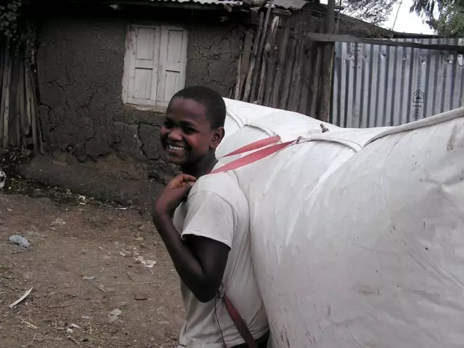 Gutangira Ikidage bitanga Biogas muri Afrika. Facepla.net Amakuru ya Ecology